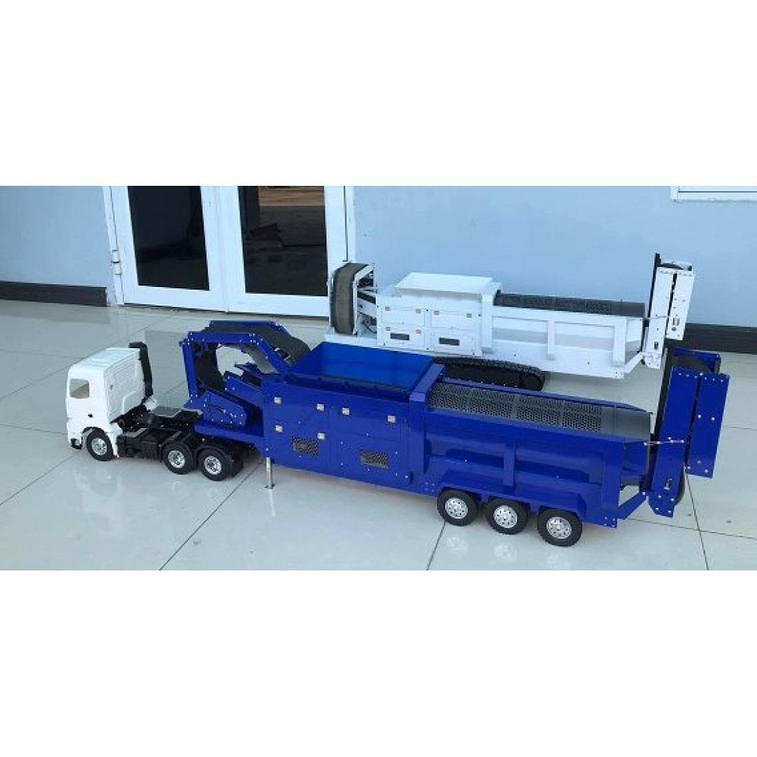 Mobile screening package