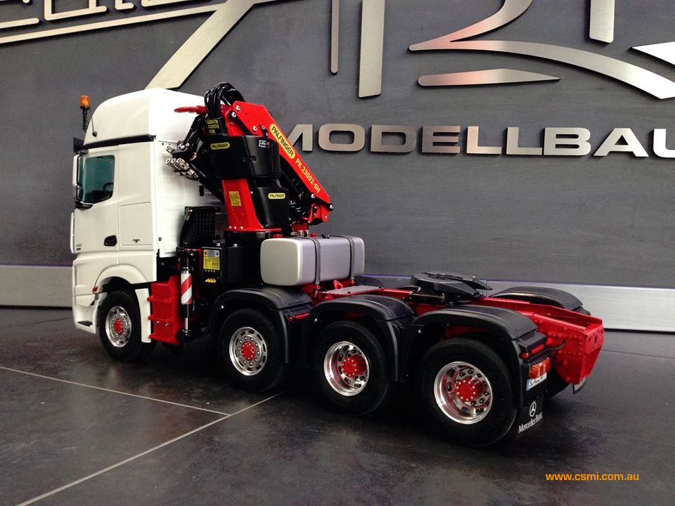 Mercedes Actros II gigaspace 8 x 8 with Palfinger